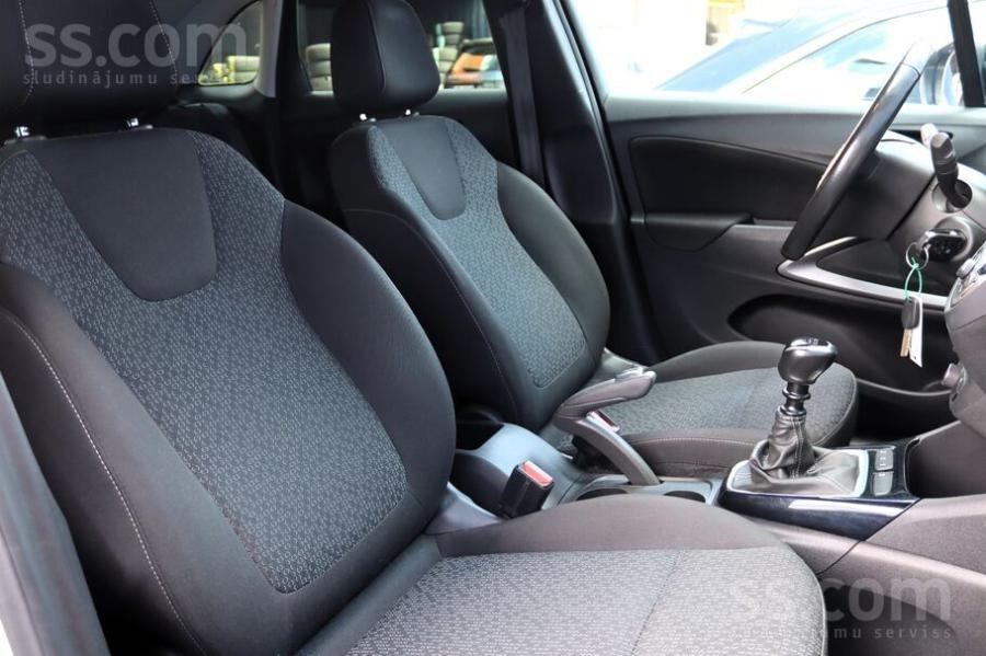 White Opel Crossland X 2021 in Riga, with an engine capacity of 1.20 L and mileage of 70 thousand km for 9490 €, photo 24 on AUTOMOTO.COM.LV