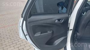 White Opel Crossland X 2022 in Aluksne, with an engine capacity of 1.20 L and mileage of 0 thousand km for 9200 €, photo 26 on AUTOMOTO.COM.LV