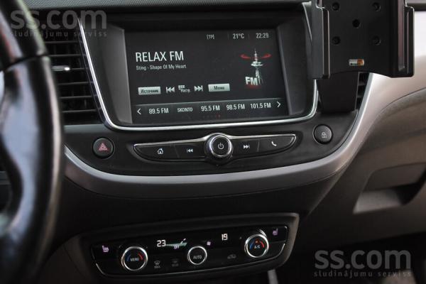 White Opel Crossland X 2019 in Jelgava, with an engine capacity of 1.50 L and mileage of 193 thousand km for 7800 €, photo 6 on AUTOMOTO.COM.LV