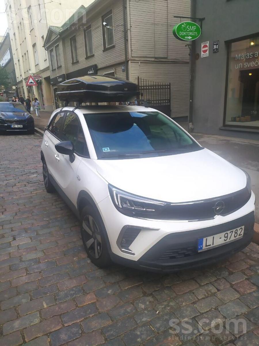 White Opel Crossland X 2021 in Jurmala, with an engine capacity of 1.20 L and mileage of 46 thousand km for 12300 €, photo 1 on AUTOMOTO.COM.LV