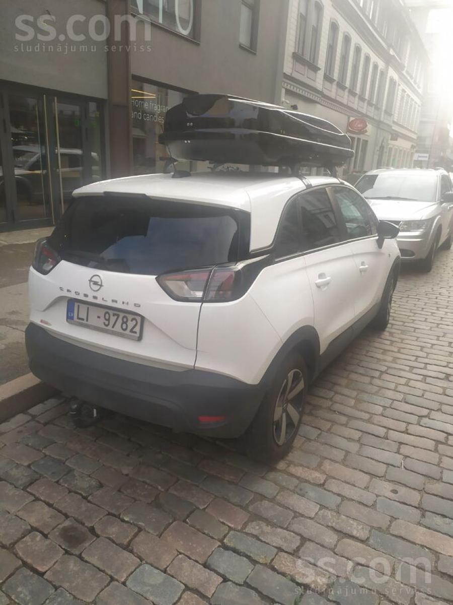 White Opel Crossland X 2021 in Jurmala, with an engine capacity of 1.20 L and mileage of 46 thousand km for 12300 €, photo 4 on AUTOMOTO.COM.LV