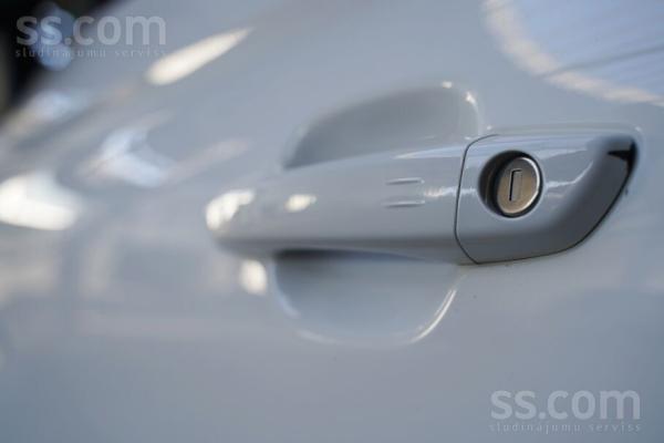 White Opel Crossland X 2021 in Riga, with an engine capacity of 1.20 L and mileage of 153 thousand km for 10990 €, photo 8 on AUTOMOTO.COM.LV