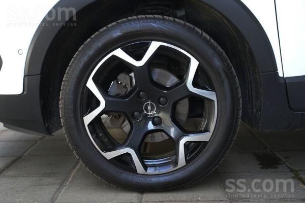 White Opel Crossland X 2021 in Riga, with an engine capacity of 1.20 L and mileage of 153 thousand km for 10990 €, photo 9 on AUTOMOTO.COM.LV