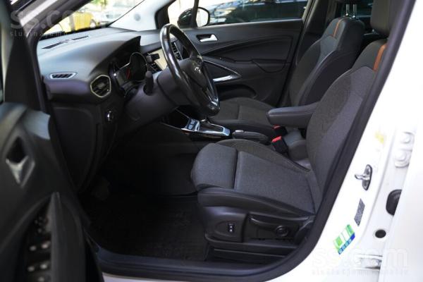 White Opel Crossland X 2021 in Riga, with an engine capacity of 1.20 L and mileage of 153 thousand km for 10990 €, photo 11 on AUTOMOTO.COM.LV