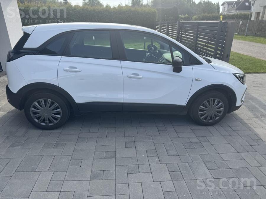 White Opel Crossland X 2022 in Riga, with an engine capacity of 1.20 L and mileage of 35 thousand km for 11200 €, photo 5 on AUTOMOTO.COM.LV