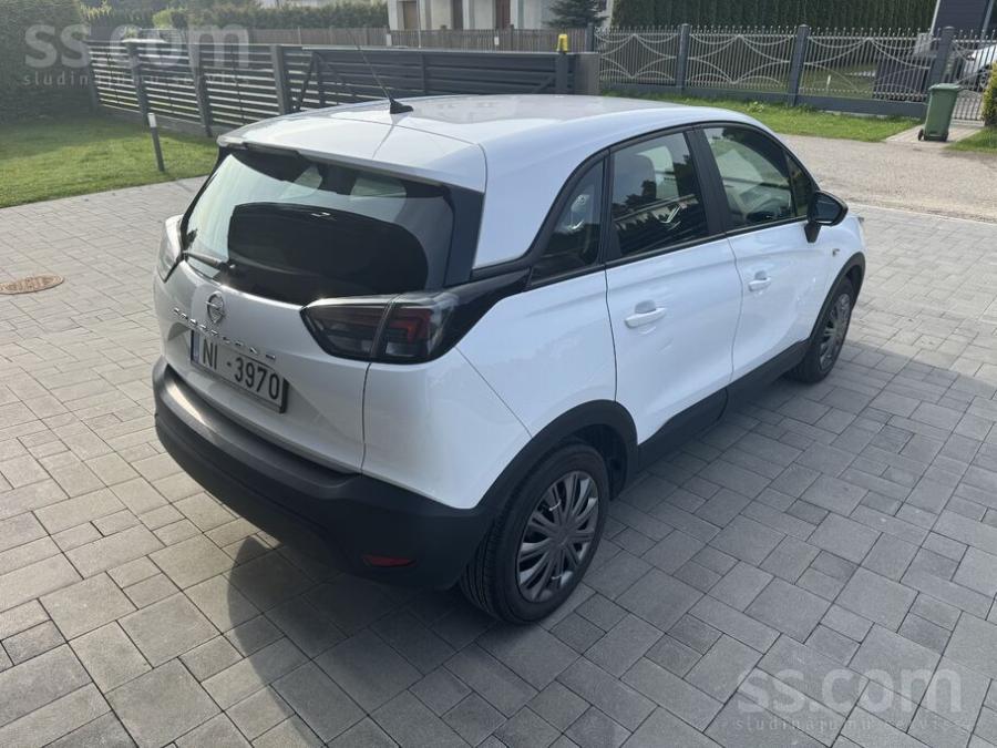 White Opel Crossland X 2022 in Riga, with an engine capacity of 1.20 L and mileage of 35 thousand km for 11200 €, photo 6 on AUTOMOTO.COM.LV