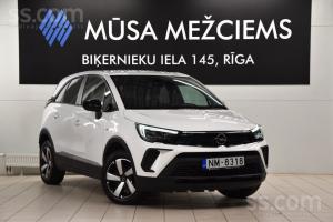 White Opel Crossland X 2023 in Riga, with an engine capacity of 1.50 L and mileage of 143 thousand km for 10490 €, photo 4 on AUTOMOTO.COM.LV