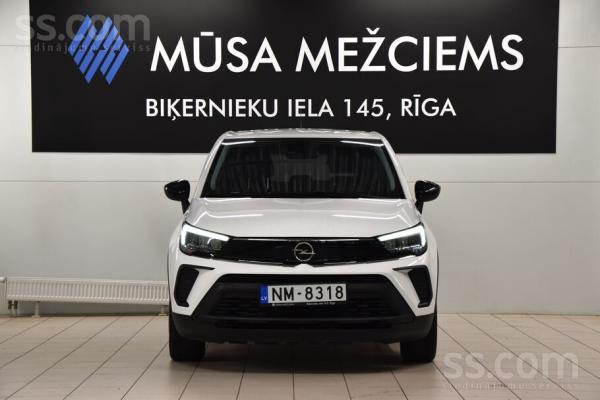 White Opel Crossland X 2023 in Riga, with an engine capacity of 1.50 L and mileage of 143 thousand km for 10490 €, photo 3 on AUTOMOTO.COM.LV