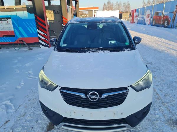 White Opel Crossland X 2018 in Taurage, with an engine capacity of 1.20 L and mileage of 156 thousand km for 6150 €, photo 3 on AUTOMOTO.COM.LV