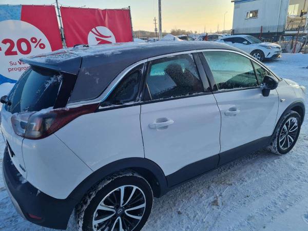 White Opel Crossland X 2018 in Taurage, with an engine capacity of 1.20 L and mileage of 156 thousand km for 6150 €, photo 5 on AUTOMOTO.COM.LV