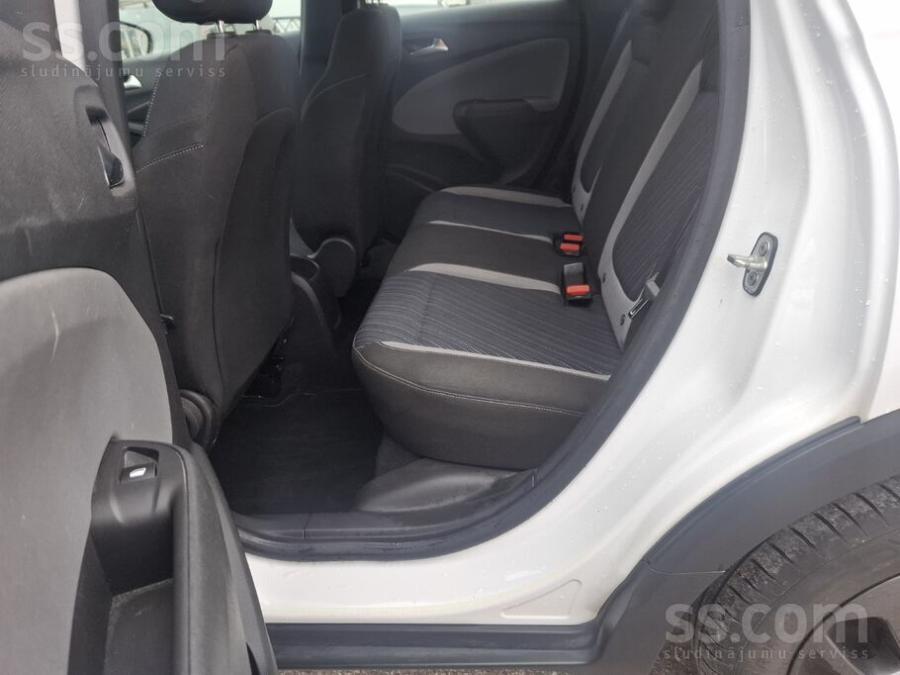 White Opel Crossland X 2019 in Talsi, with an engine capacity of 1.20 L and mileage of 168 thousand km for 8500 €, photo 11 on AUTOMOTO.COM.LV