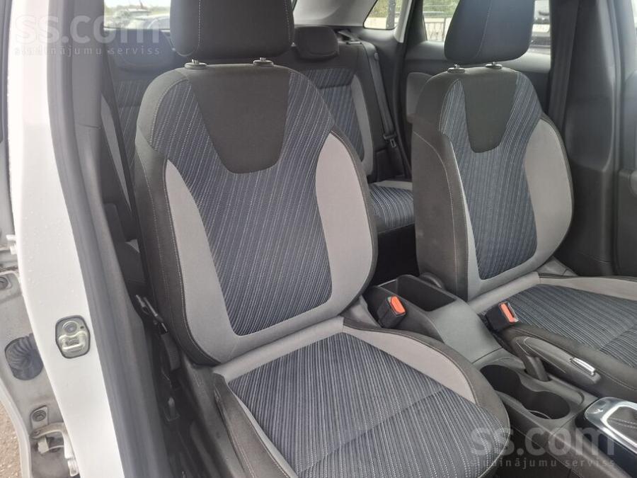 White Opel Crossland X 2019 in Talsi, with an engine capacity of 1.20 L and mileage of 168 thousand km for 8500 €, photo 18 on AUTOMOTO.COM.LV