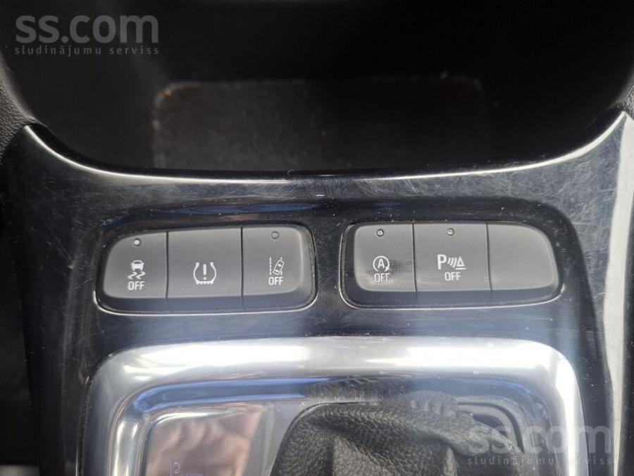 White Opel Crossland X 2019 in Talsi, with an engine capacity of 1.20 L and mileage of 168 thousand km for 8500 €, photo 24 on AUTOMOTO.COM.LV