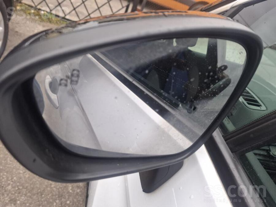 White Opel Crossland X 2019 in Talsi, with an engine capacity of 1.20 L and mileage of 168 thousand km for 8500 €, photo 34 on AUTOMOTO.COM.LV