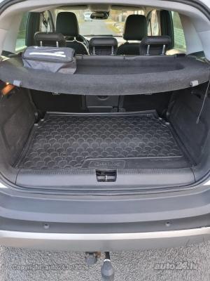 White Opel Crossland X 2017 in Tallinn, with an engine capacity of 1.60 L and mileage of 187 thousand km for 8200 €, photo 8 on AUTOMOTO.COM.LV