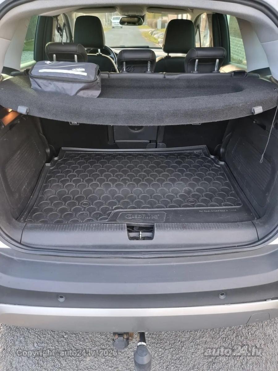 White Opel Crossland X 2017 in Tallinn, with an engine capacity of 1.60 L and mileage of 187 thousand km for 8200 €, photo 8 on AUTOMOTO.COM.LV