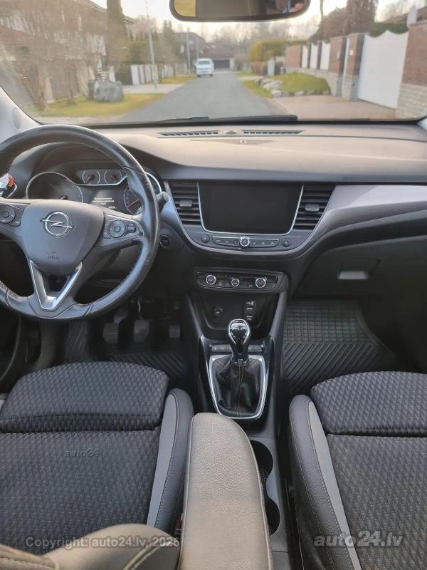 White Opel Crossland X 2017 in Tallinn, with an engine capacity of 1.60 L and mileage of 187 thousand km for 8200 €, photo 10 on AUTOMOTO.COM.LV