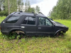 Black Opel Frontera 1990 in Rezekne, with an engine capacity of 2.40 L and mileage of 240 thousand km for 300 €, photo 7 on AUTOMOTO.COM.LV