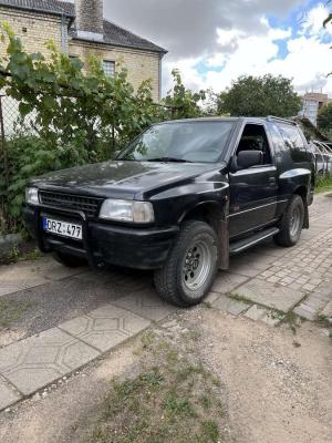 Черный Опель Фронтера 1995 в Паневежис, объемом двигателя 2.00 л и пробегом 272 тыс. км за 2150 €, фото  на AUTOMOTO.COM.LV