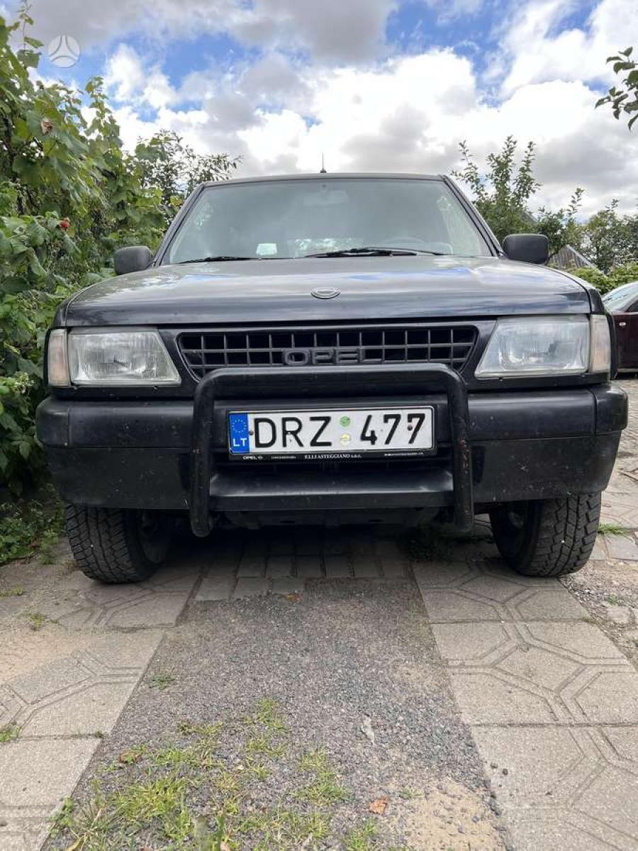 Black Opel Frontera 1995 in Panevezys, with an engine capacity of 2.00 L and mileage of 272 thousand km for 2150 €, photo 3 on AUTOMOTO.COM.LV