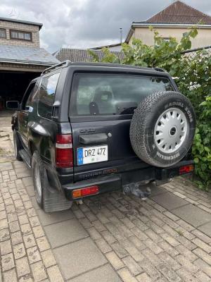Black Opel Frontera 1995 in Panevezys, with an engine capacity of 2.00 L and mileage of 272 thousand km for 2150 €, photo 4 on AUTOMOTO.COM.LV