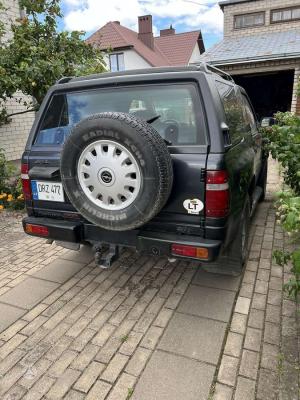 Black Opel Frontera 1995 in Panevezys, with an engine capacity of 2.00 L and mileage of 272 thousand km for 2150 €, photo 5 on AUTOMOTO.COM.LV