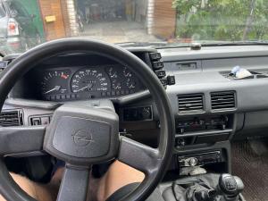 Black Opel Frontera 1995 in Panevezys, with an engine capacity of 2.00 L and mileage of 272 thousand km for 2150 €, photo 6 on AUTOMOTO.COM.LV