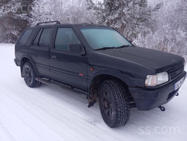 Black Opel Frontera 1996 in Rezekne, with an engine capacity of 2.20 L and mileage of 247 thousand km for 1640 €, photo 2 on AUTOMOTO.COM.LV