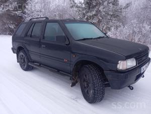Black Opel Frontera 1996 in Rezekne, with an engine capacity of 2.20 L and mileage of 247 thousand km for 1640 €, photo 2 on AUTOMOTO.COM.LV