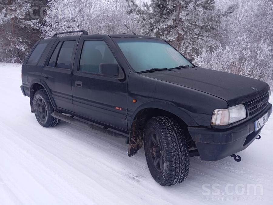 Black Opel Frontera 1996 in Rezekne, with an engine capacity of 2.20 L and mileage of 247 thousand km for 1640 €, photo 2 on AUTOMOTO.COM.LV