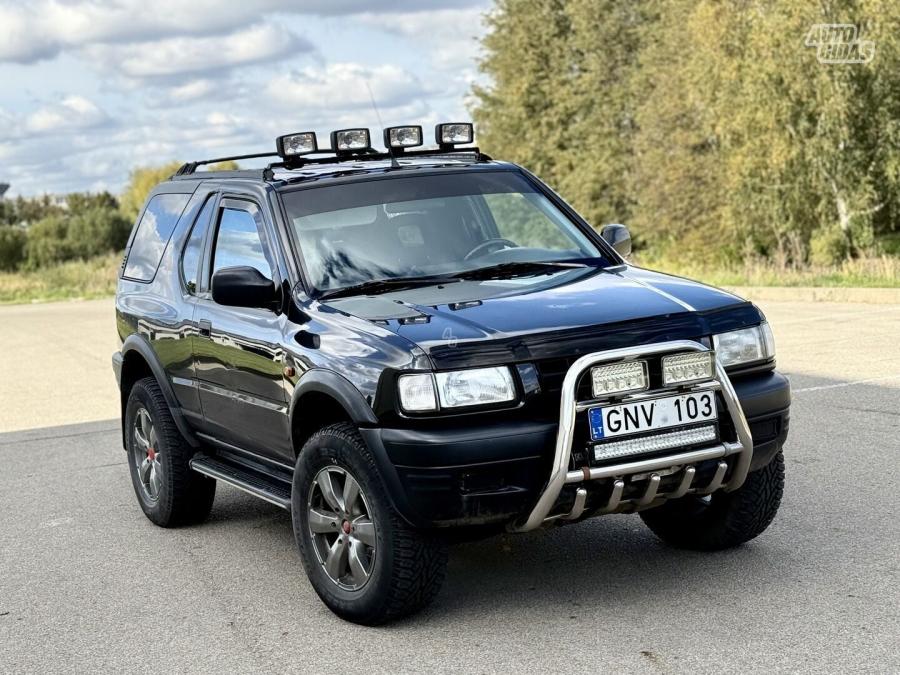 Black Opel Frontera 1999 in Radviliskis, with an engine capacity of 2.00 L and mileage of 254 thousand km for 2200 €, photo 2 on AUTOMOTO.COM.LV