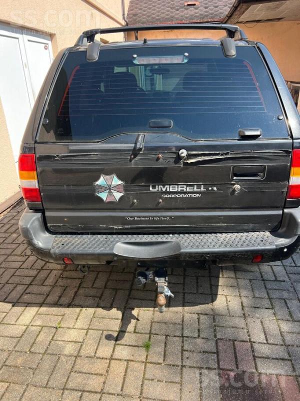Black Opel Frontera 1999 in Riga, with an engine capacity of 3.10 L and mileage of 200 thousand km for 1200 €, photo 3 on AUTOMOTO.COM.LV