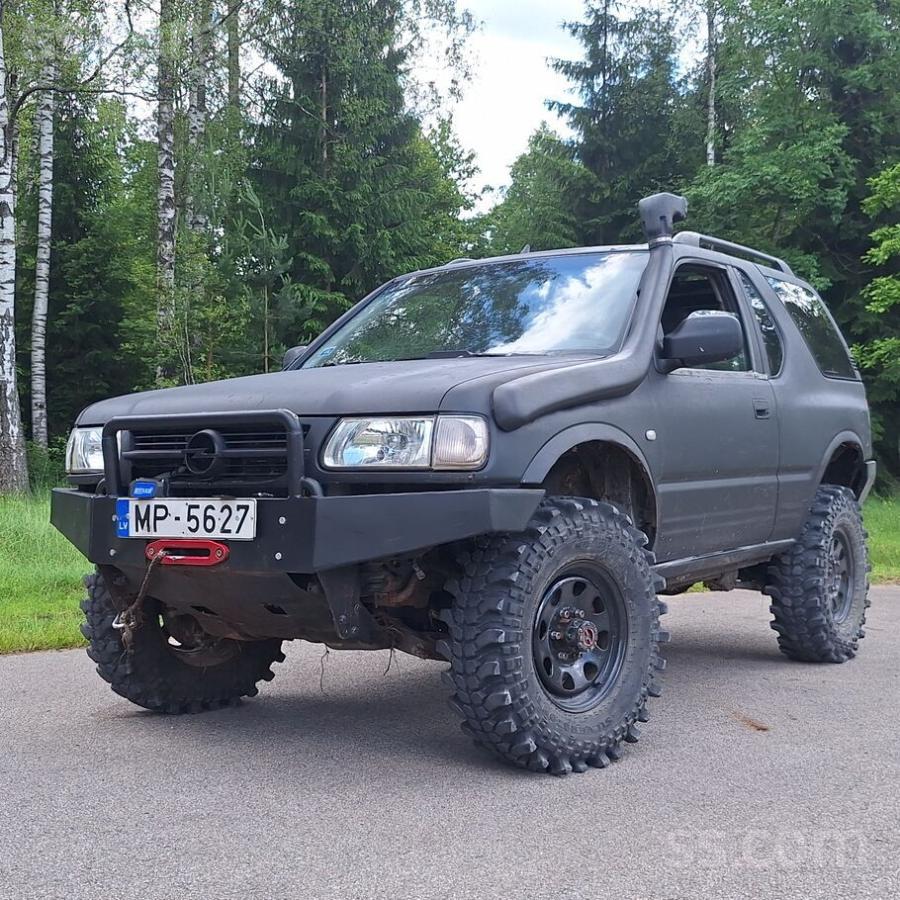 Black Opel Frontera 2002 in Riga, with an engine capacity of 2.20 L and mileage of 380 thousand km for 3000 €, photo 2 on AUTOMOTO.COM.LV