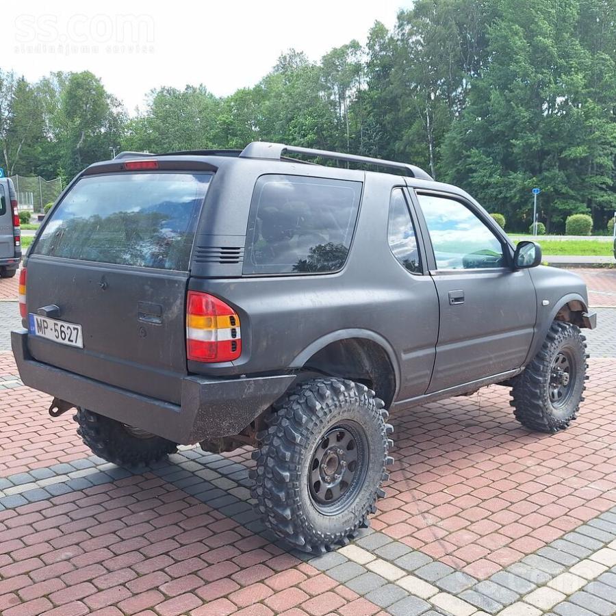 Black Opel Frontera 2002 in Riga, with an engine capacity of 2.20 L and mileage of 380 thousand km for 3000 €, photo 3 on AUTOMOTO.COM.LV