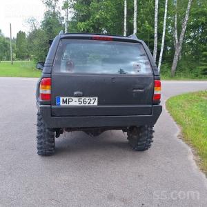 Black Opel Frontera 2002 in Riga, with an engine capacity of 2.20 L and mileage of 380 thousand km for 3000 €, photo 4 on AUTOMOTO.COM.LV