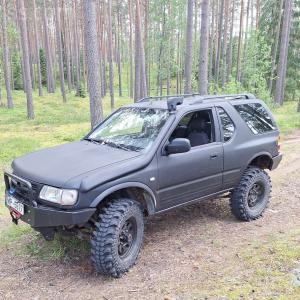 Black Opel Frontera 2002 in Riga, with an engine capacity of 2.20 L and mileage of 380 thousand km for 3000 €, photo 8 on AUTOMOTO.COM.LV