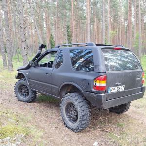 Black Opel Frontera 2002 in Riga, with an engine capacity of 2.20 L and mileage of 380 thousand km for 3000 €, photo 9 on AUTOMOTO.COM.LV