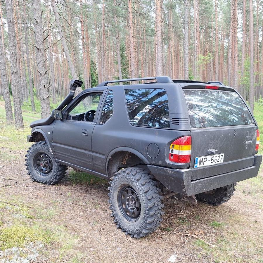 Black Opel Frontera 2002 in Riga, with an engine capacity of 2.20 L and mileage of 380 thousand km for 3000 €, photo 9 on AUTOMOTO.COM.LV