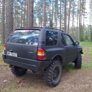 Black Opel Frontera 2002 in Riga, with an engine capacity of 2.20 L and mileage of 380 thousand km for 3000 €, photo 11 on AUTOMOTO.COM.LV