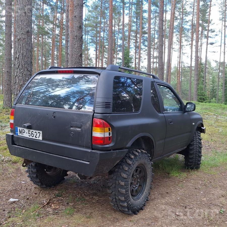 Black Opel Frontera 2002 in Riga, with an engine capacity of 2.20 L and mileage of 380 thousand km for 3000 €, photo 11 on AUTOMOTO.COM.LV