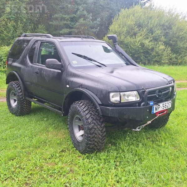 Black Opel Frontera 2002 in Riga, with an engine capacity of 2.20 L and mileage of 380 thousand km for 2650 €, photo 2 on AUTOMOTO.COM.LV