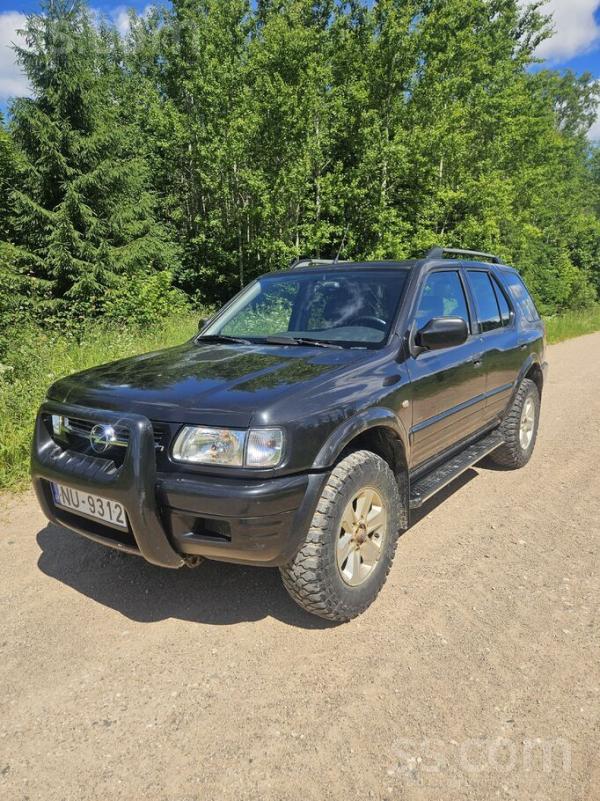 Black Opel Frontera 2002 in Aluksne, with an engine capacity of 2.20 L and mileage of 300 thousand km for 1250 €, photo 1 on AUTOMOTO.COM.LV
