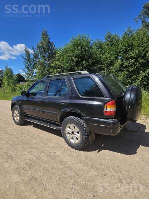 Melns Opel Frontera 2002 Alūksne, ar dzinēja tilpumu 2.20 L un nobraukumu 300 tūkst. km par 1250 €, foto 5 vietnē AUTOMOTO.COM.LV