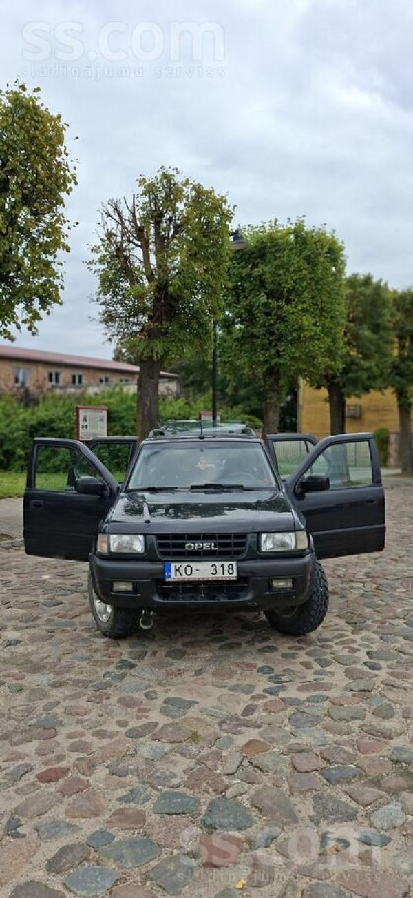 Black Opel Frontera 2002 in Jelgava, with an engine capacity of 2.20 L and mileage of 239 thousand km for 4500 €, photo 1 on AUTOMOTO.COM.LV