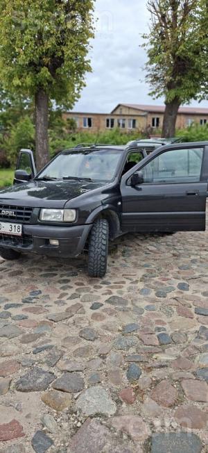 Black Opel Frontera 2002 in Jelgava, with an engine capacity of 2.20 L and mileage of 239 thousand km for 4500 €, photo 3 on AUTOMOTO.COM.LV