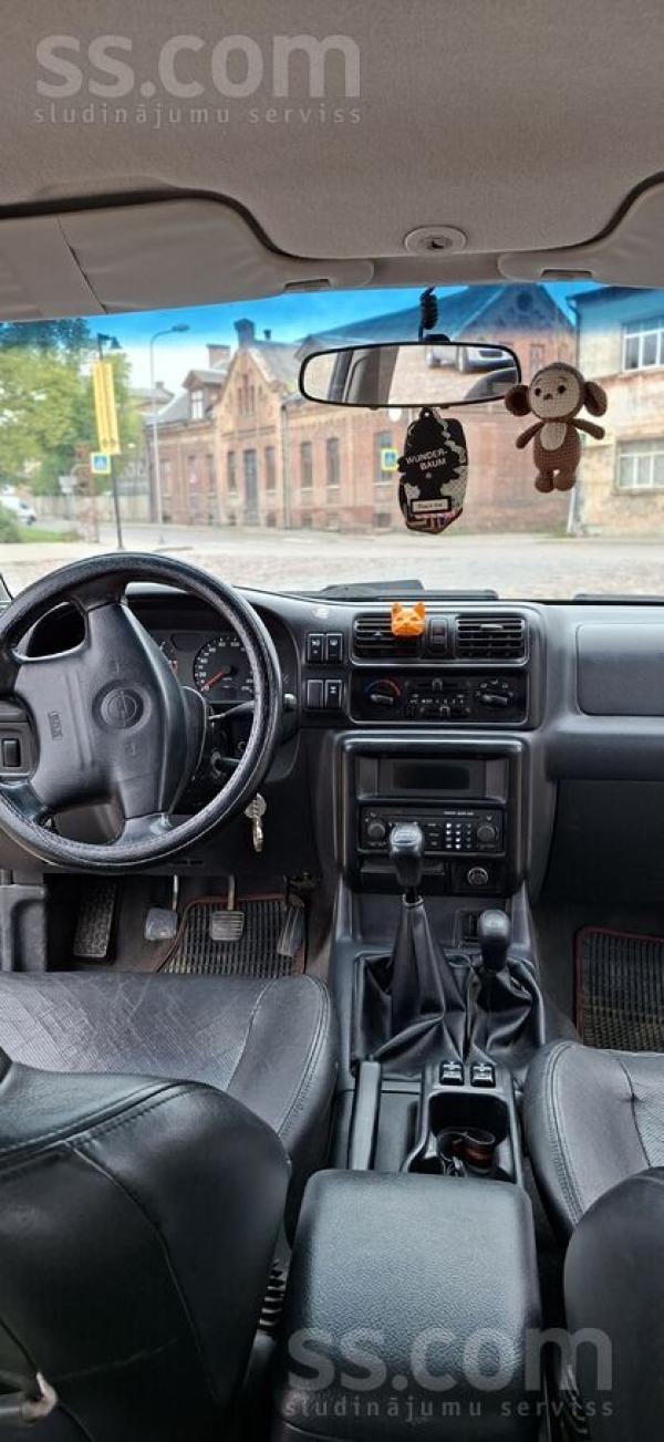 Black Opel Frontera 2002 in Jelgava, with an engine capacity of 2.20 L and mileage of 239 thousand km for 4500 €, photo 4 on AUTOMOTO.COM.LV