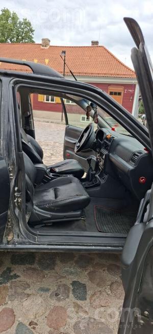 Black Opel Frontera 2002 in Jelgava, with an engine capacity of 2.20 L and mileage of 239 thousand km for 4500 €, photo 5 on AUTOMOTO.COM.LV