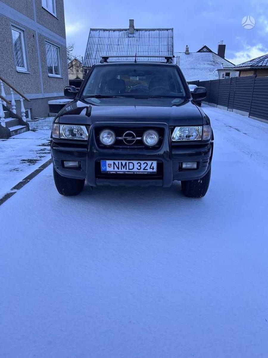 Black Opel Frontera 2003 in Marijampole, with an engine capacity of 2.17 L and mileage of 330 thousand km for 3000 €, photo 3 on AUTOMOTO.COM.LV