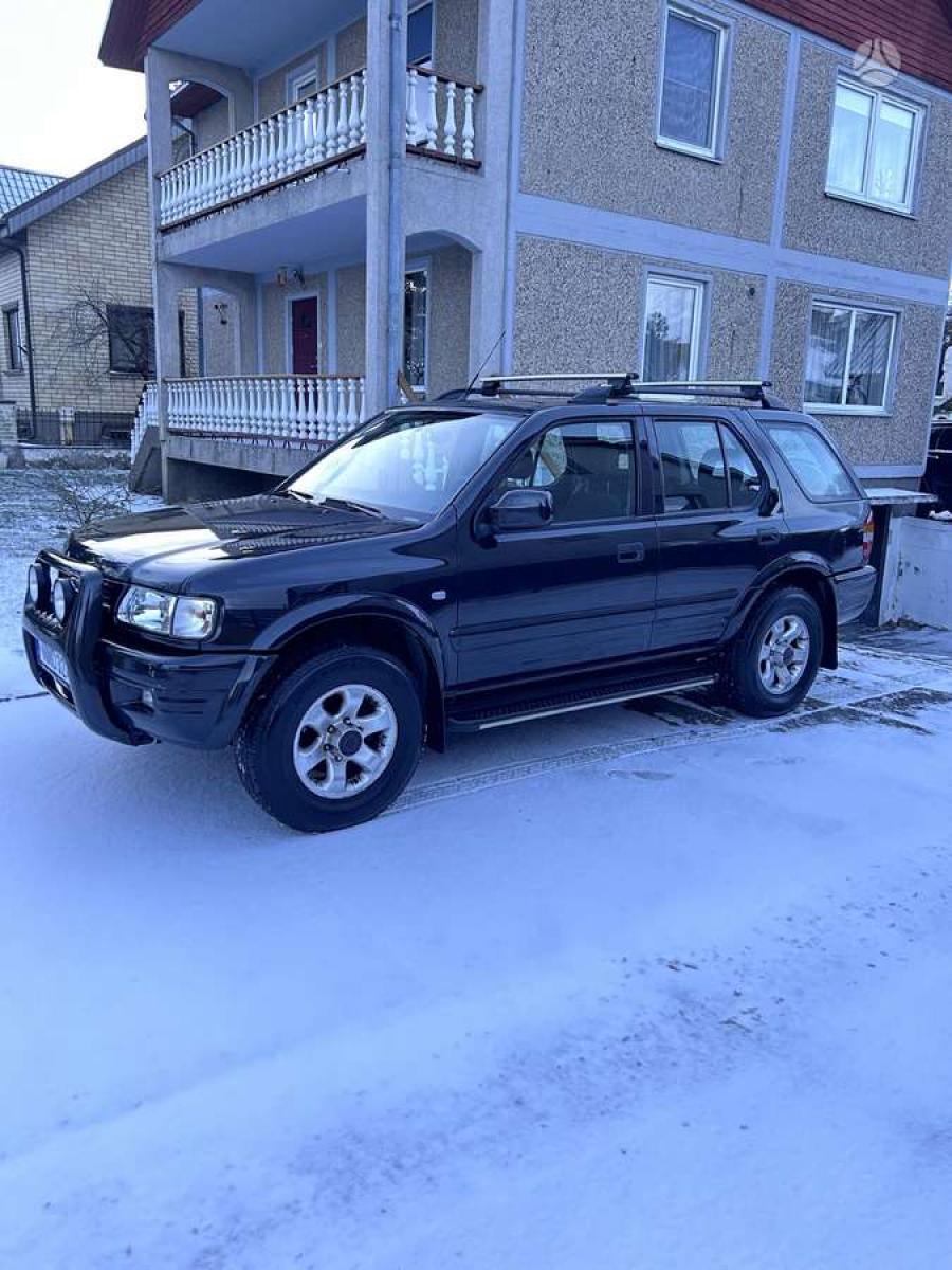 Black Opel Frontera 2003 in Marijampole, with an engine capacity of 2.17 L and mileage of 330 thousand km for 3000 €, photo 4 on AUTOMOTO.COM.LV