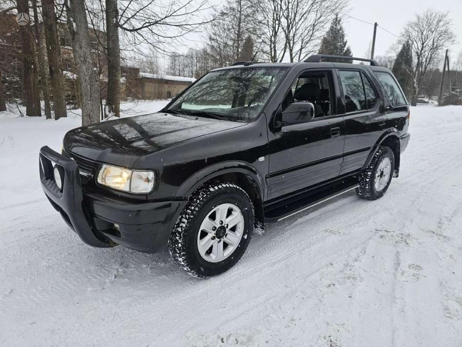 Black Opel Frontera 2003 in Jurbarkas, with an engine capacity of 2.20 L and mileage of 330 thousand km for 2850 €, photo 1 on AUTOMOTO.COM.LV